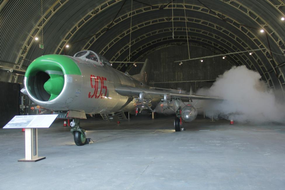 Odnowiony pierwszy polski ponaddźwiękowy samolot MiG-19 oficjalnie ...