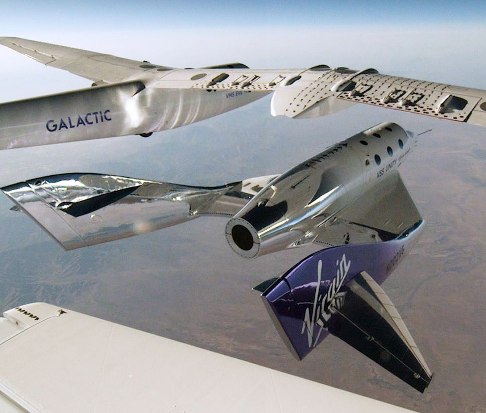 Firma Virgin Galactic rozpoczęła komercyjne loty w kierunku przestrzeni ...