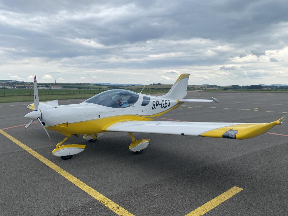 Nowy PS-28N Cruiser w wersji VFR Night w ośrodku szkoleniowym w ...