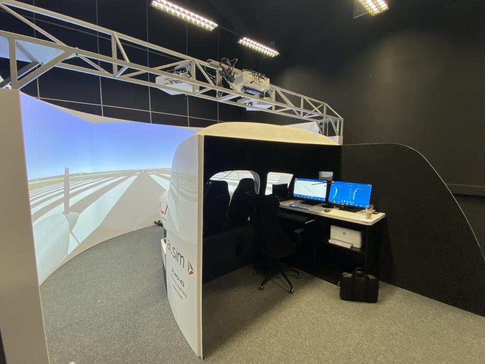 Nowy symulator lotu samolotów ALSIM AL4X dla Lotniczej Akademii ...