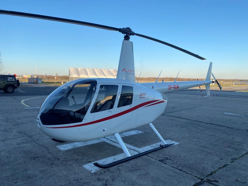 Kolejny nowy Robinson R44 Raven II dostarczony do Lotniczej Akademii ...