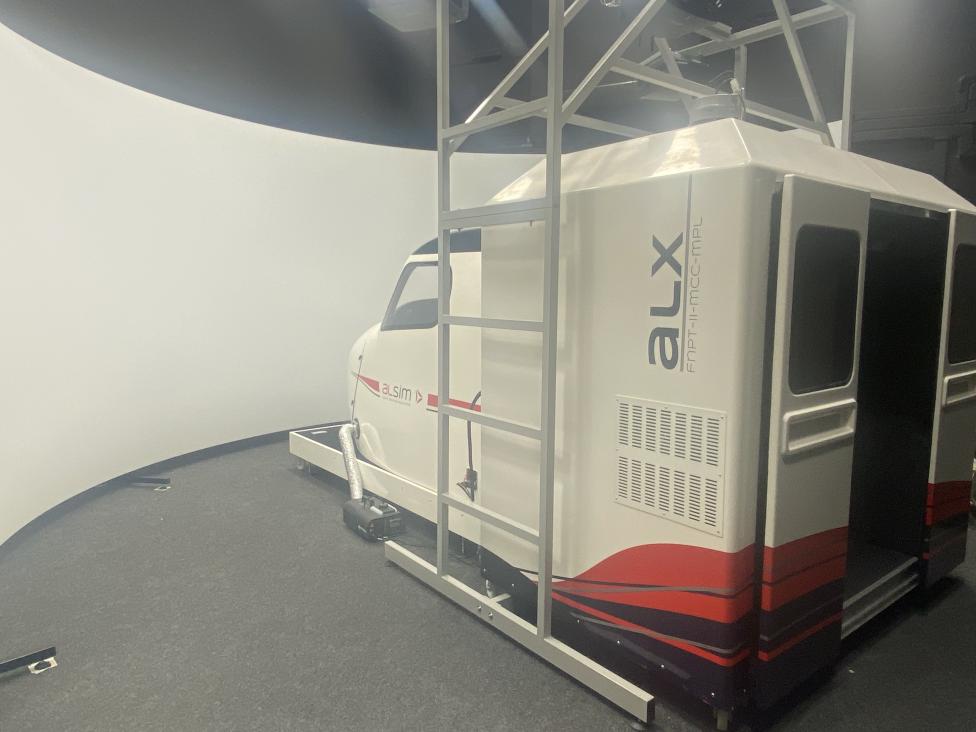 Nowy symulator lotu samolotów ALSIM ALX dla Lotniczej Akademii ...