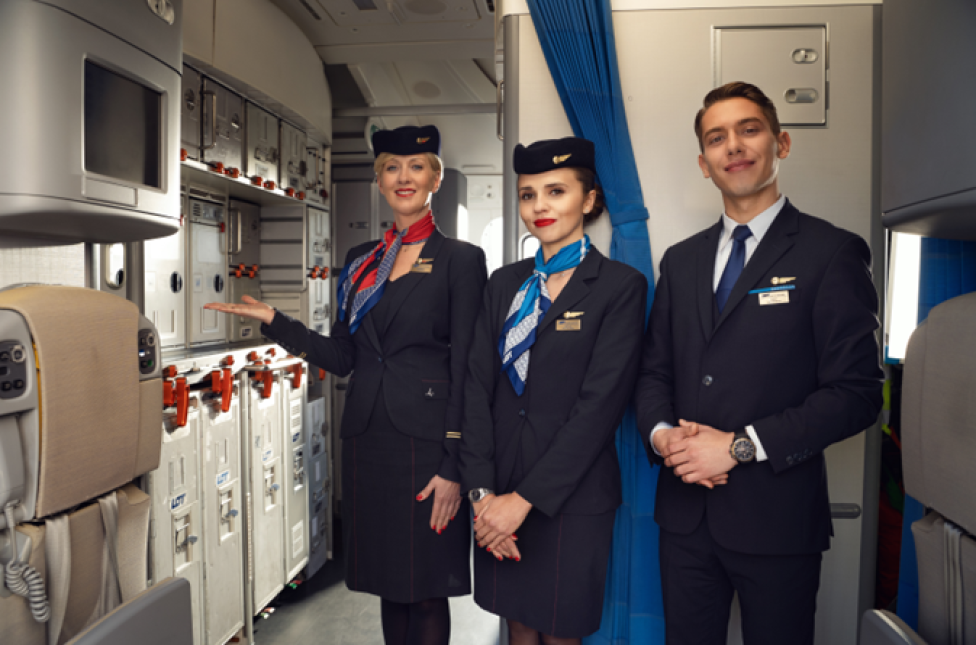 5 pytań do stewardessy LOT | dlapilota.pl