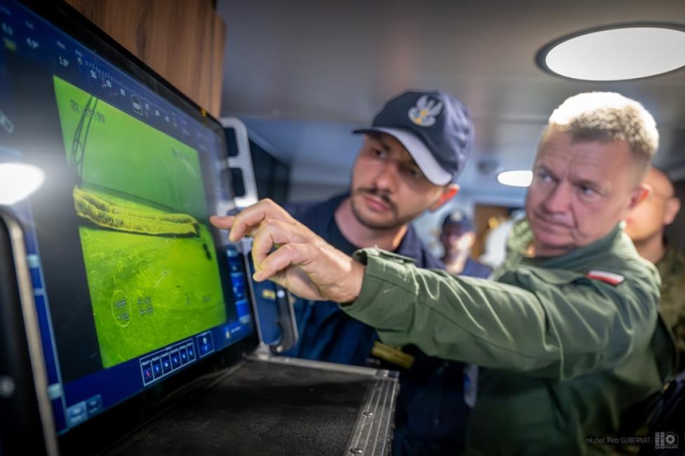 Sarex’24: nurkowie ratowali lotnika uwięzionego we wraku samolotu ...