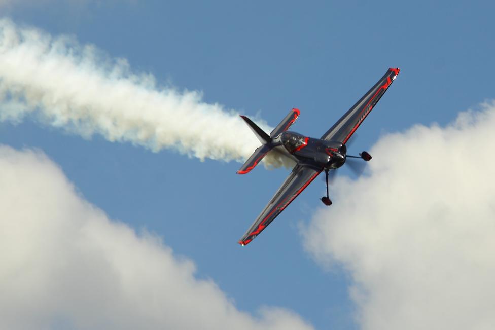 Najlepszy polski pilot akrobacyjny Artur Kielak wystąpi w Gryźlinach ...